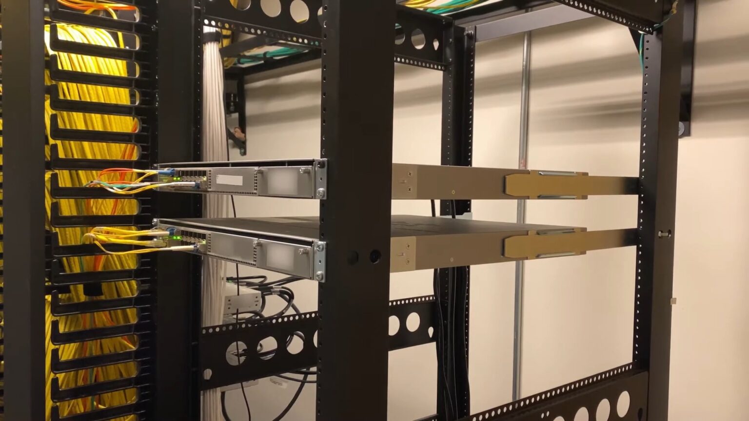 2 Post vs. 4 Post Racks: Choosing the Ideal Rack Design for Your Data ...